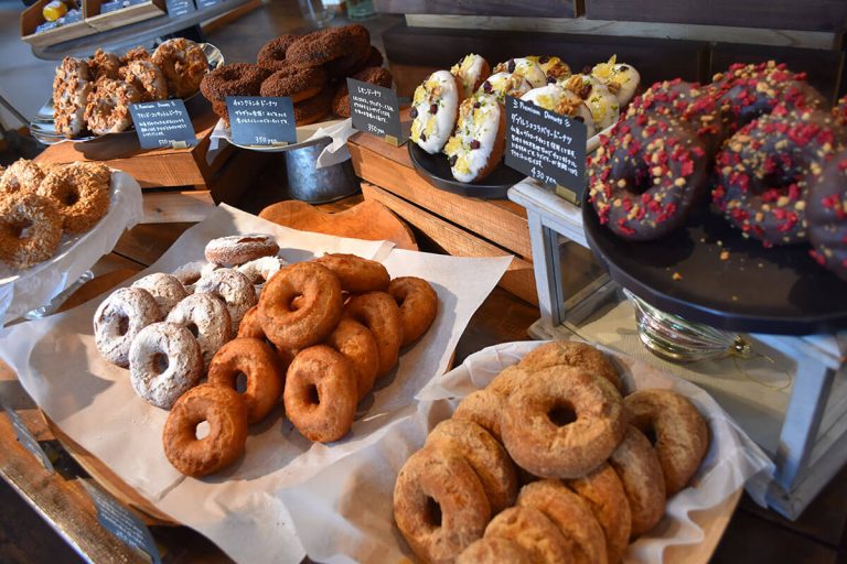 お洒落なお店でこだわりのドーナツやコーヒーが楽しめる【MARUGO DONUTS】 | 32調