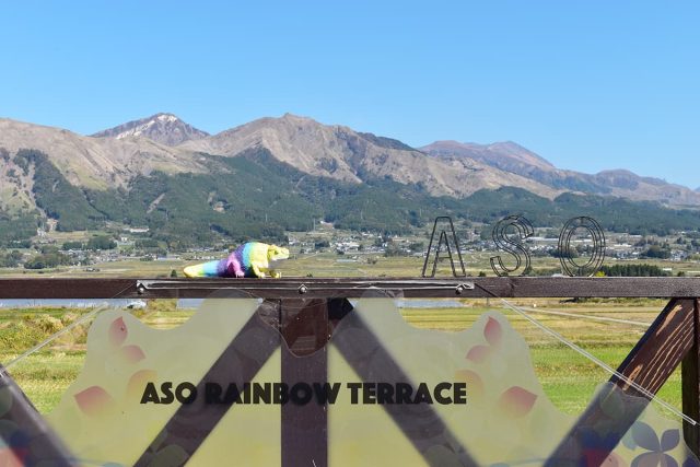 南阿蘇の景色やアートを堪能できるカフェ【ASO RAINBOW TERRACE】 | 32調